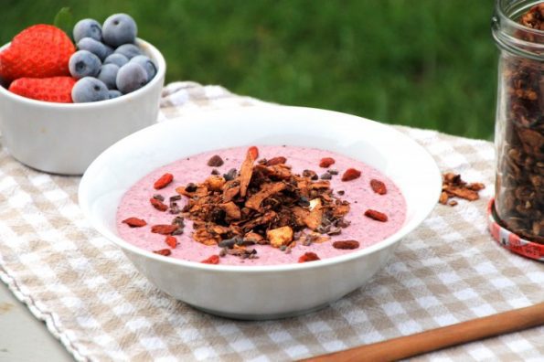 Pink Smoothie Bowl - Naturally Sassy